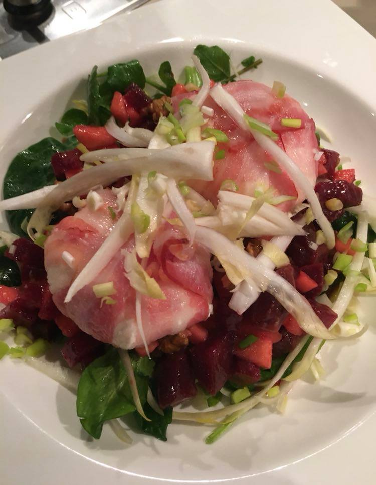 Salade B-ket : Chèvre lardé, betterave, pomme, chicons, noix – Passion ...
