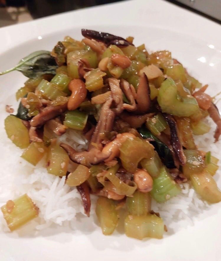 Céleri sauté au wok (chao qincai) – Passion-Cuisine