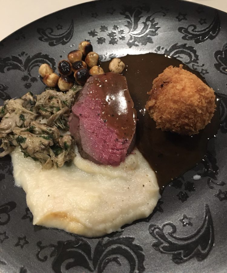 Nouvel an 2023 : Filet de biche aux noisettes, crème de topinambours ...